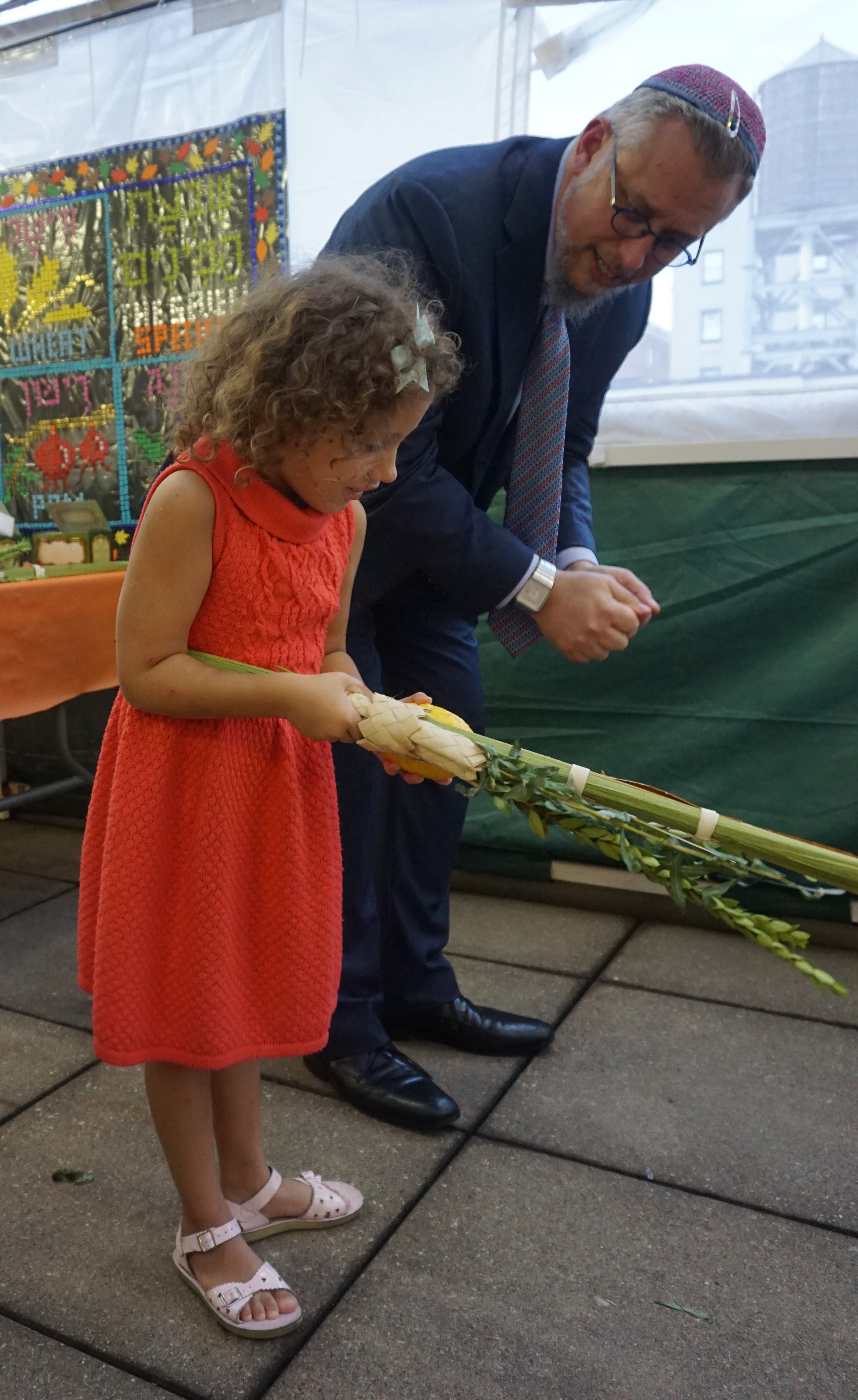 rabbi teaching lulav | Congregation Or ZaruaCongregation Or Zarua